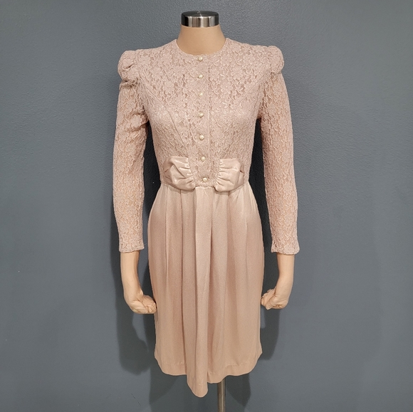 Leslie Fay | Dresses | Vintage Leslie Fay Petites Beige Lace Long ...